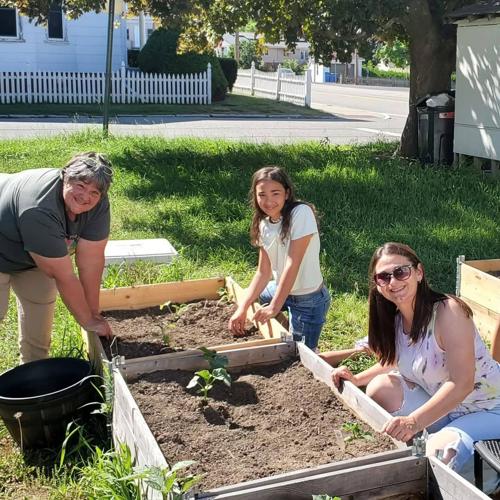 Generosity grows at the Share Shack | News | valleybreeze.com