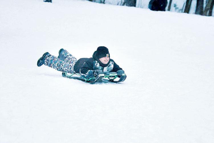 Sledding at Diamond Hill Park | | valleybreeze.com