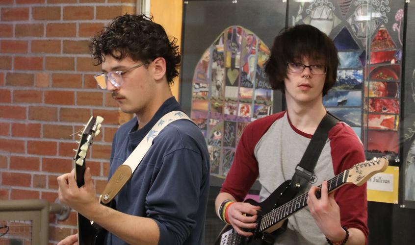 Cumberland High School Art Night | Multimedia | valleybreeze.com