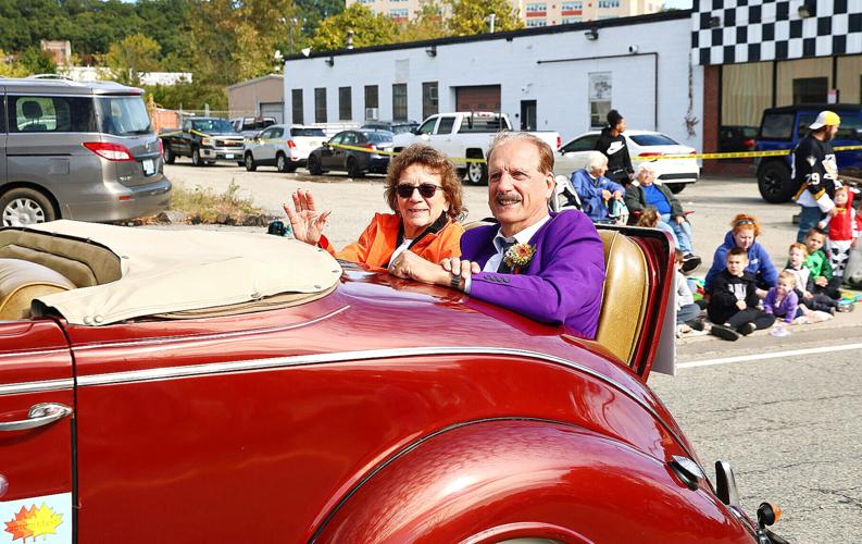 The annual Autumnfest Parade in Woonsocket | | valleybreeze.com
