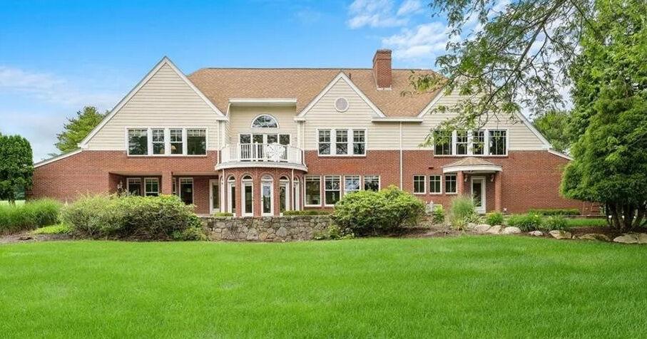 Simpson closes highest-ever North Smithfield sale | News | valleybreeze.com