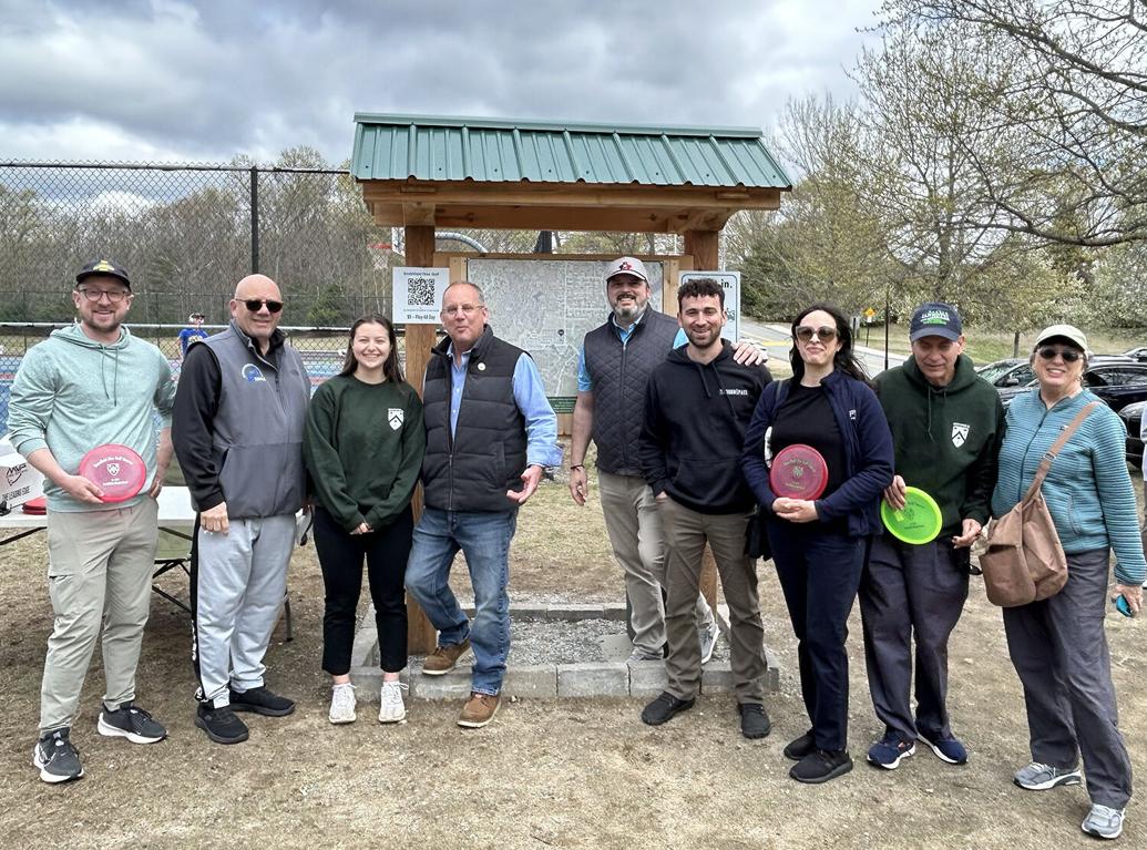 Disc golf officially opens at Deerfield Park | News | valleybreeze.com