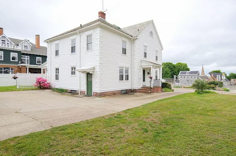 Colonial rooted in past, ready for future on Underwood Street in ...