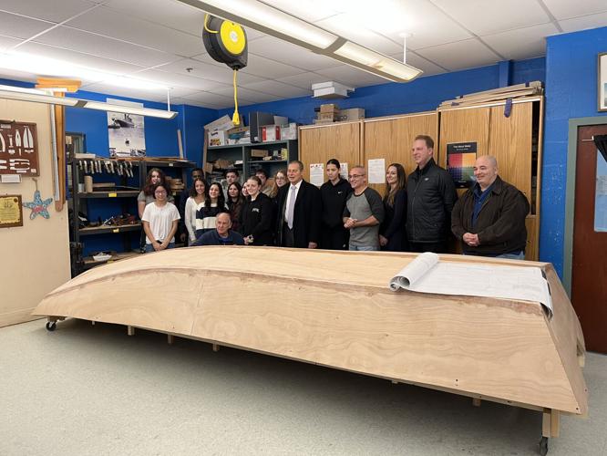 Birchwood students build boat for disabled veterans | News ...