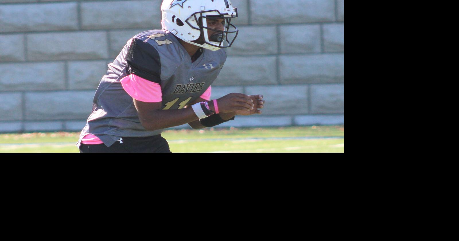 Smithfield football team holds off Davies to win D-IV regular-season ...