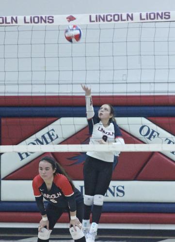 Young Lincoln girls' volleyball team raises record to 3-1 in Div. II ...