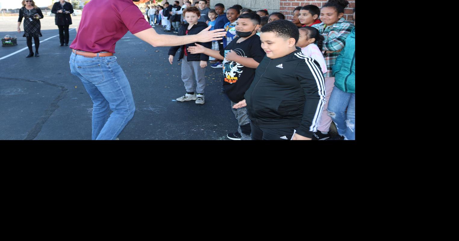 Curvin-McCabe students receive recess toys from NP company | Archives ...