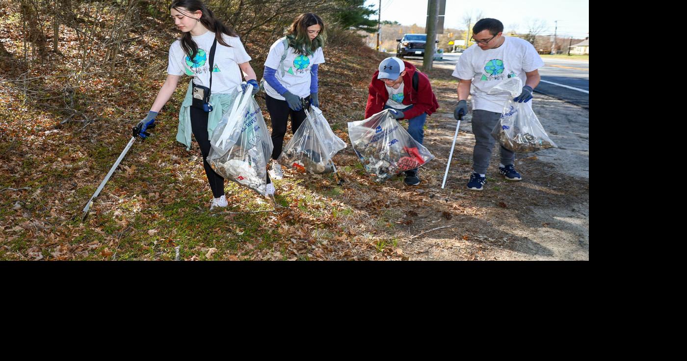 North Smithfield tidies up for Clean and Green Day | | valleybreeze.com