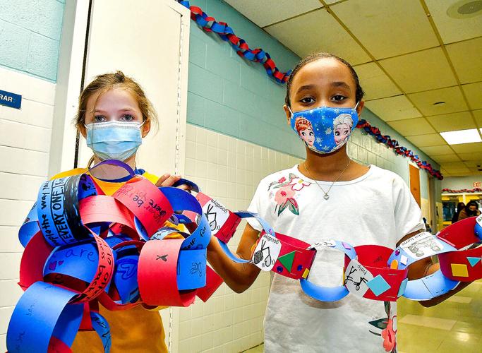 Kindness Chains at Greystone Elementary School | | valleybreeze.com