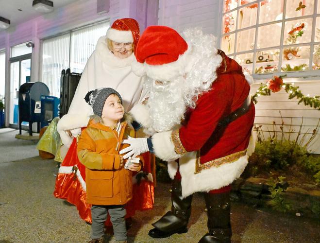 Scituate's Candlelight Stroll returns with holiday gifts, joy | News ...