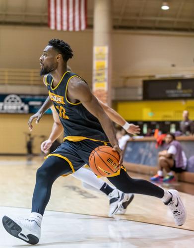 Kevion Taylor: Gallery 1 | Sports | valpotorch.com