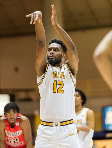 Kevion Taylor: Gallery 2 | Sports | valpotorch.com