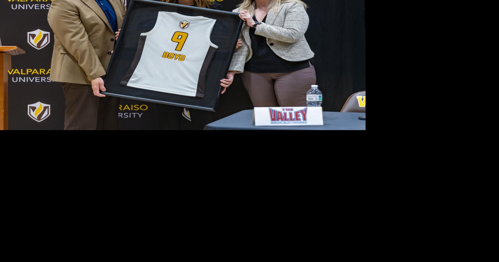 Courtney Boyd officially makes Valpo home | Sports | valpotorch.com