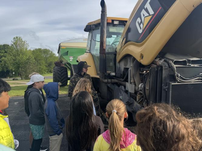FFA chapter and Sugar Creek Elementary team up for Agriculture Day | Local News | veronapress.com