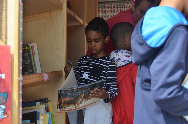 Big Red Reading Bus visits Verona | Schools | veronapress.com