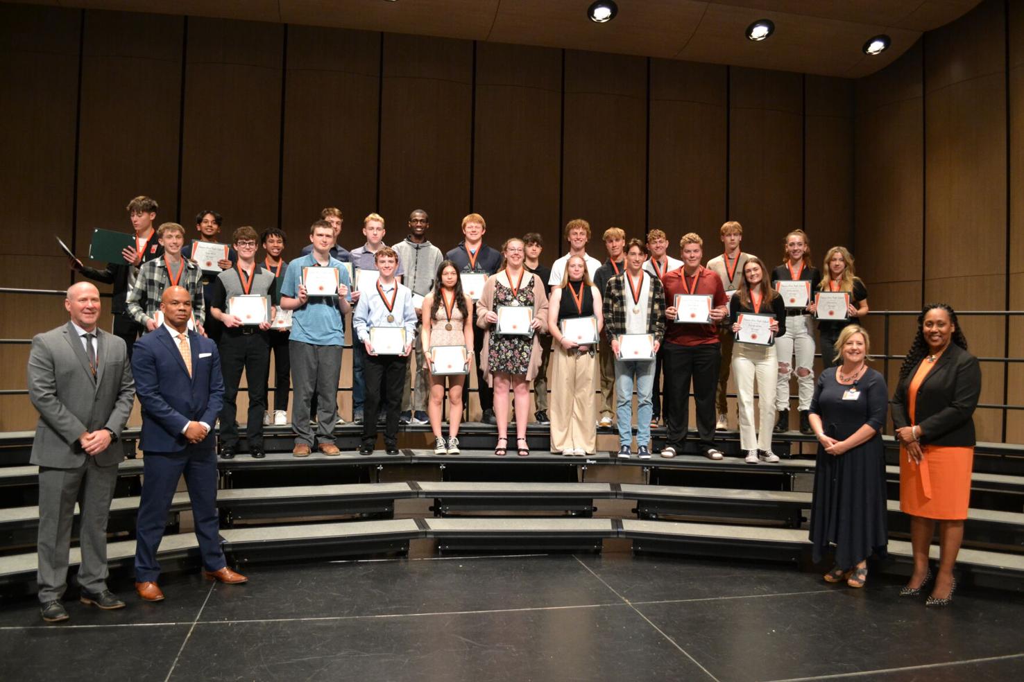 VAHS honors seniors during award night | Local News | veronapress.com