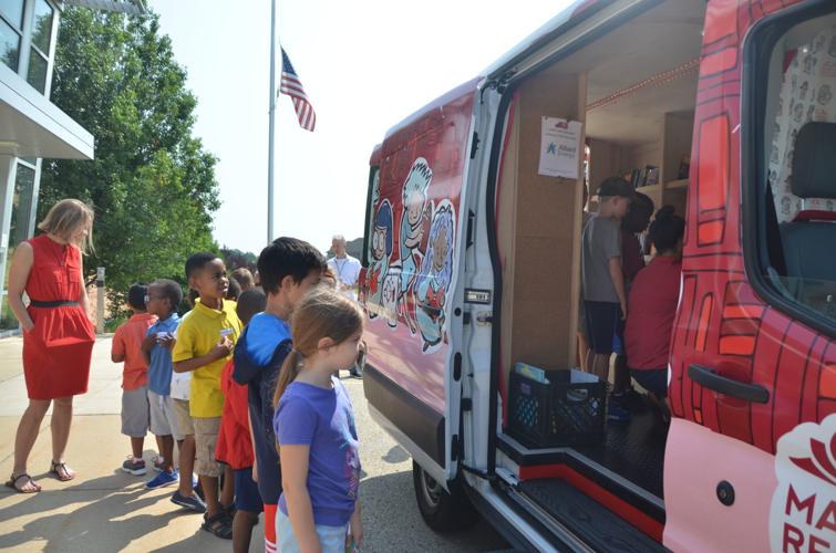 Big Red Reading Bus visits Verona | Schools | veronapress.com