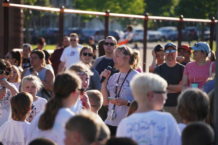 Colorful fun at Country View’s run | Local News | veronapress.com