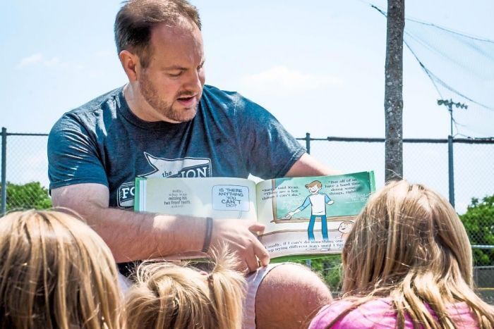 Verona man delivers book - one-handed | Community | veronapress.com