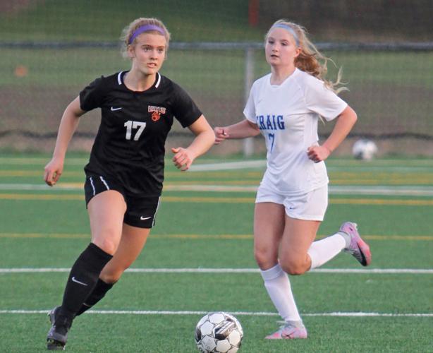 Girls soccer: Jenna Albert, Molly Armstrong lead Verona to win over Craig | Sports | veronapress.com