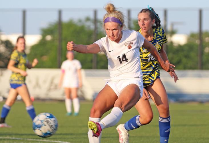 Photos: Verona vs. Madison West WIAA Division 1 Sectional Semifinal | | veronapress.com