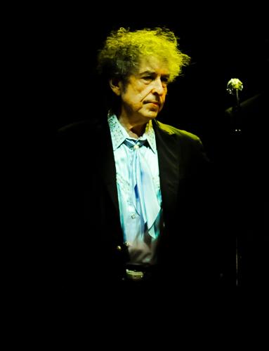 Bob Dylan performed classics, brought nostalgia at Braden Auditorium ...