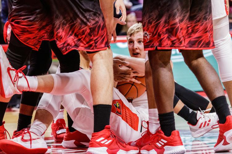 Gallery: Basketball handles Lewis University | | videtteonline.com