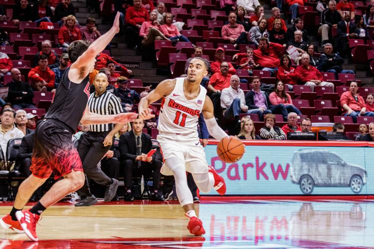 Gallery: Basketball handles Lewis University | | videtteonline.com