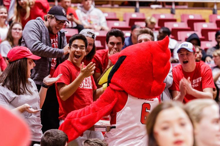 Gallery: Basketball handles Lewis University | | videtteonline.com