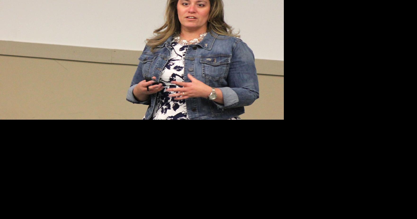 Kasey Larson highlights successful communication for COM Week | News | videtteonline.com