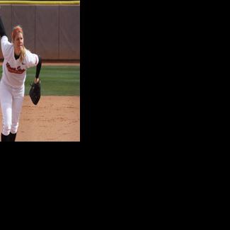 Freshman Baxter showing talents | Softball | videtteonline.com