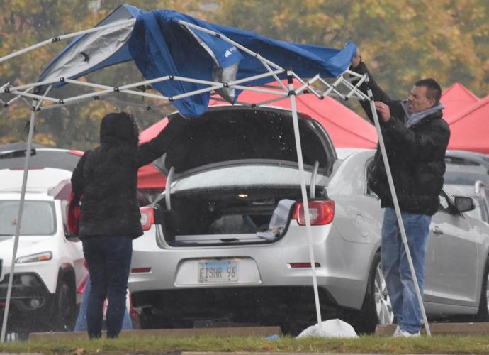 Gallery: Rainy Homecoming tailgate | Multimedia | videtteonline.com