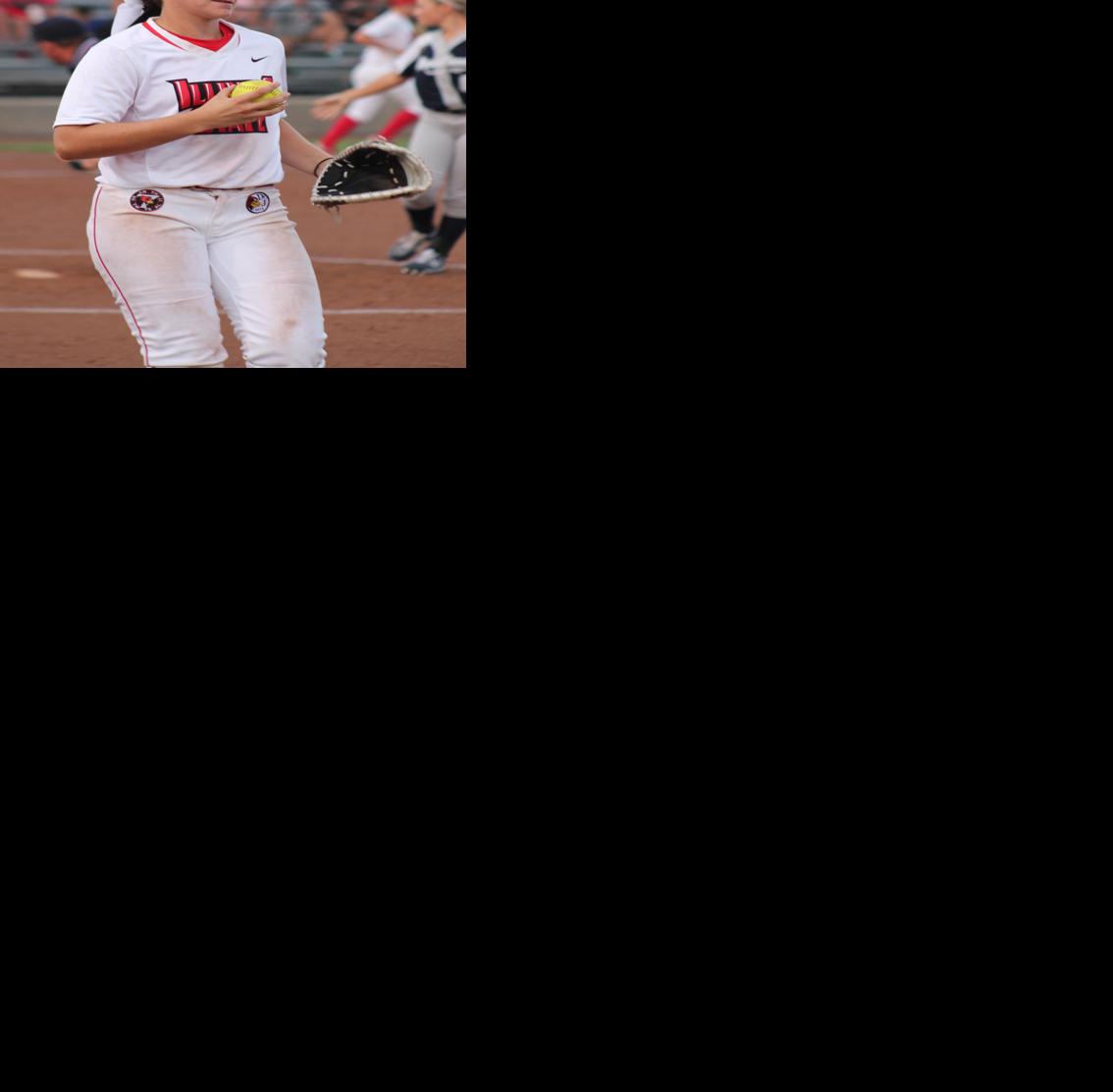 Gallery: Women's Softball vs Heartland | | videtteonline.com