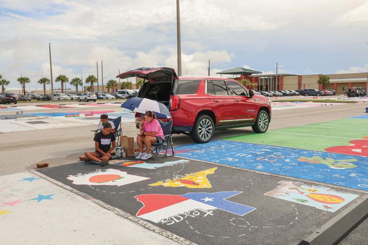 Students paint way to memorable senior year | Schools | vieravoice.com