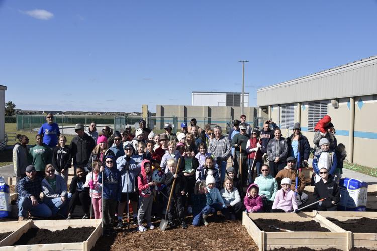 Dig Day at Quest Elementary School Community Learning Garden | Schools | vieravoice.com