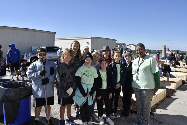 Dig Day at Quest Elementary School Community Learning Garden | Schools ...