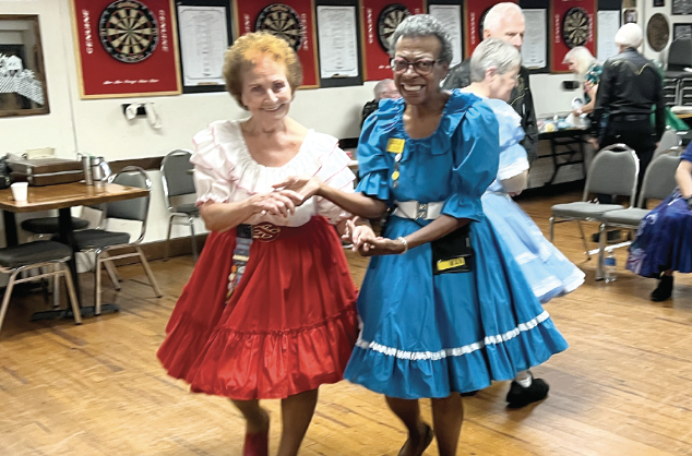 Twirling, whirling sets square dancing pace | Senior-life | vieravoice.com