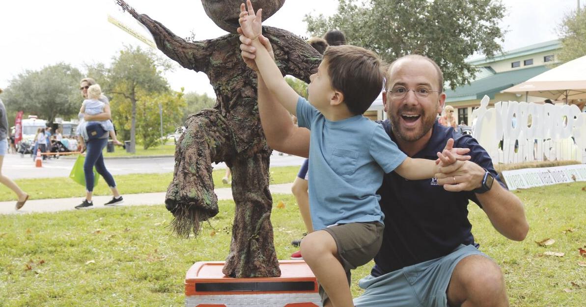 Harvest, Scarecrow Stroll back in full bloom | Community | vieravoice.com