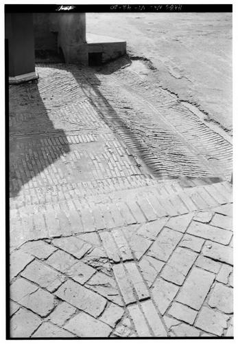 Rethinking the cycle of Flensburg's bricks, rum and sugar in 18th ...