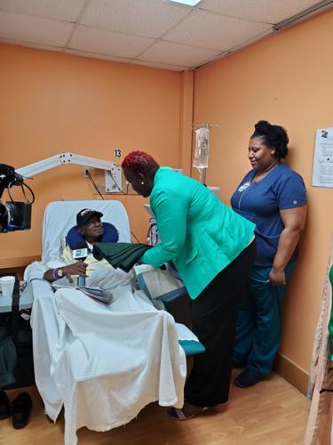 Sorority chapter hands out 90 blankets to Schneider Hospital dialysis ...