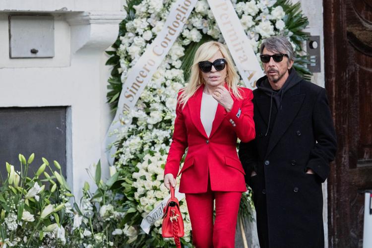 Stars and the public say a final goodbye to fashion icon Valentino at a ...