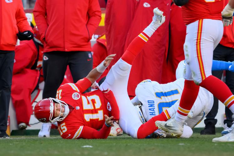 Mahomes takes part in Chiefs' first voluntary workout, just 5 months ...