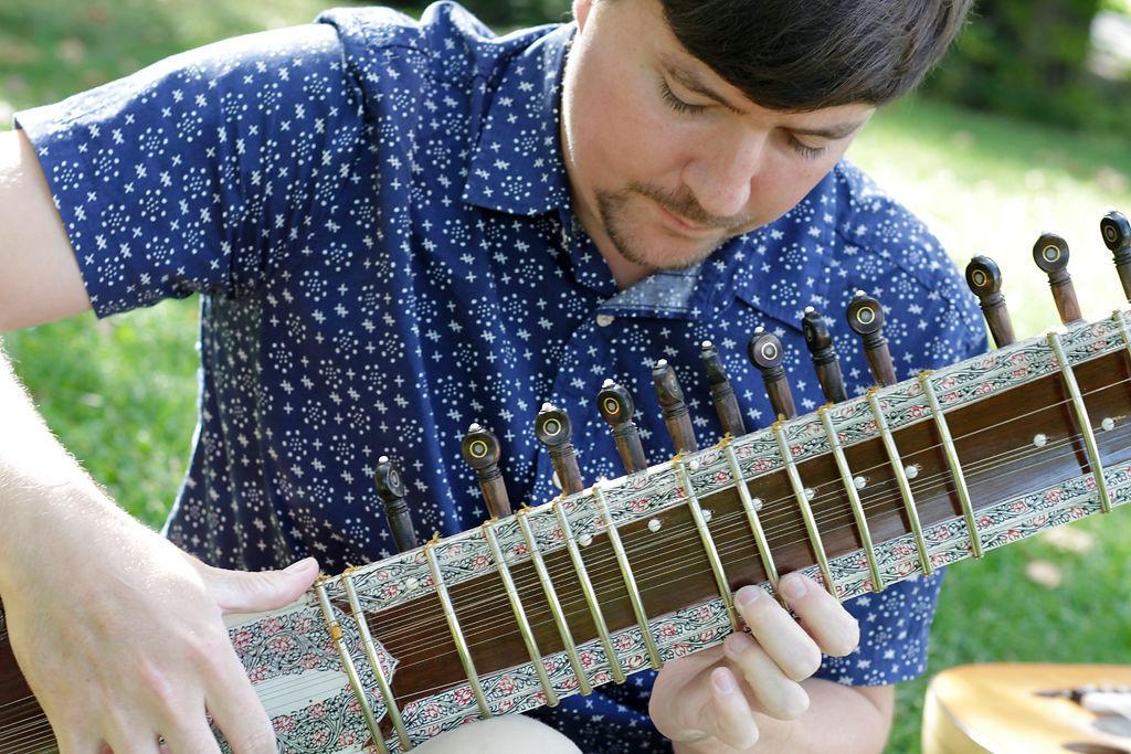 One sitar player in CoMo pulls inspiration from improvisation | Music ...