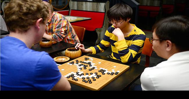 Scholars and enthusiasts take on the ancient Chinese game "Go" | People ...
