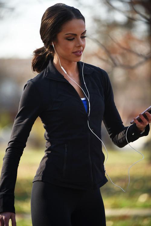 Samantha Bowers works out | | Vox Magazine
