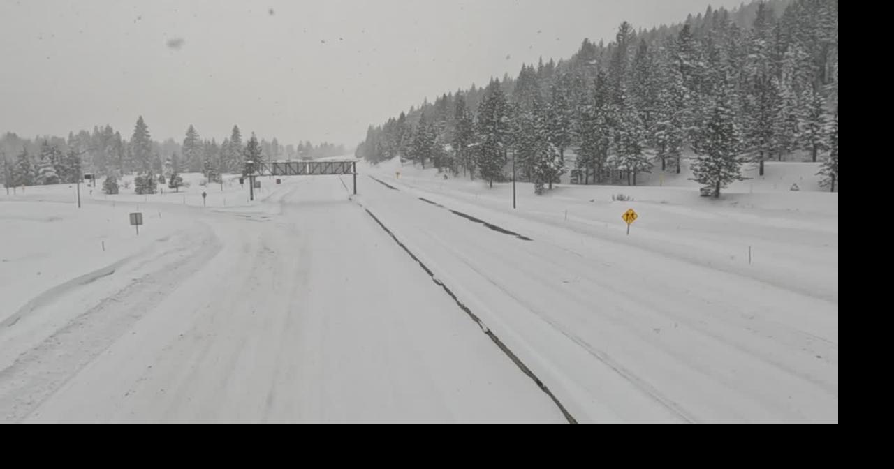 Snow falls on nearly deserted interstate in Truckee, California | Video ...