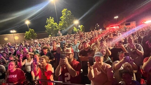 Keith Urban headlines concert at Buc-ee’s in Athens | Athens/Decatur ...