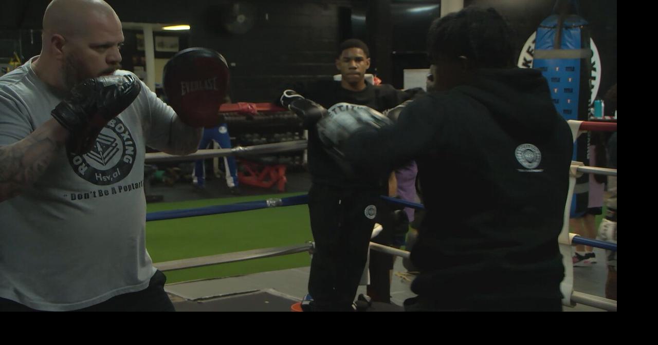 Two young Huntsville boxers fight for national gold | News | waaytv.com
