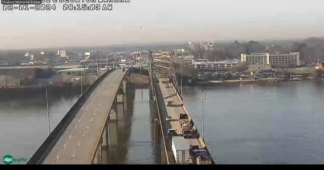 UPDATE: Crash cleared on Hudson Memorial Bridge in Decatur | Athens ...