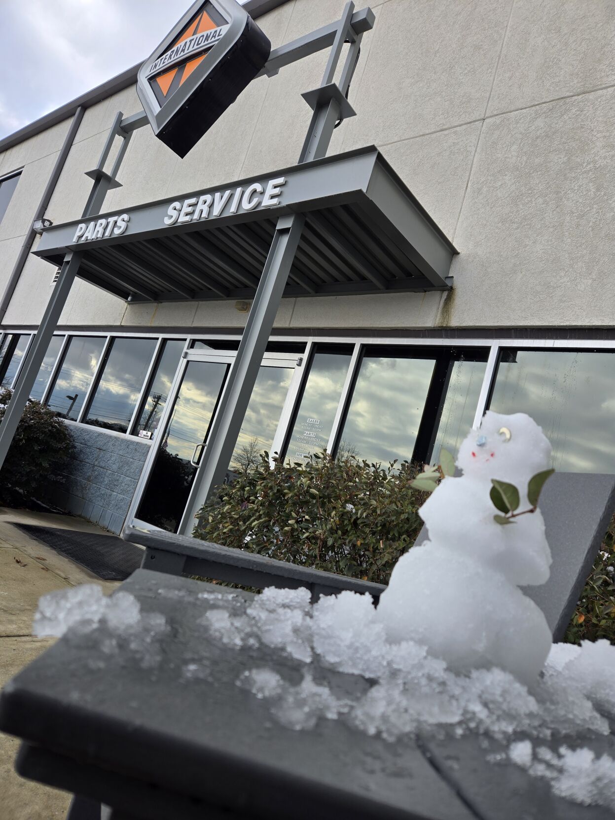 EVEN MORE photos of North Alabama enjoying the first snow of 2025 ...
